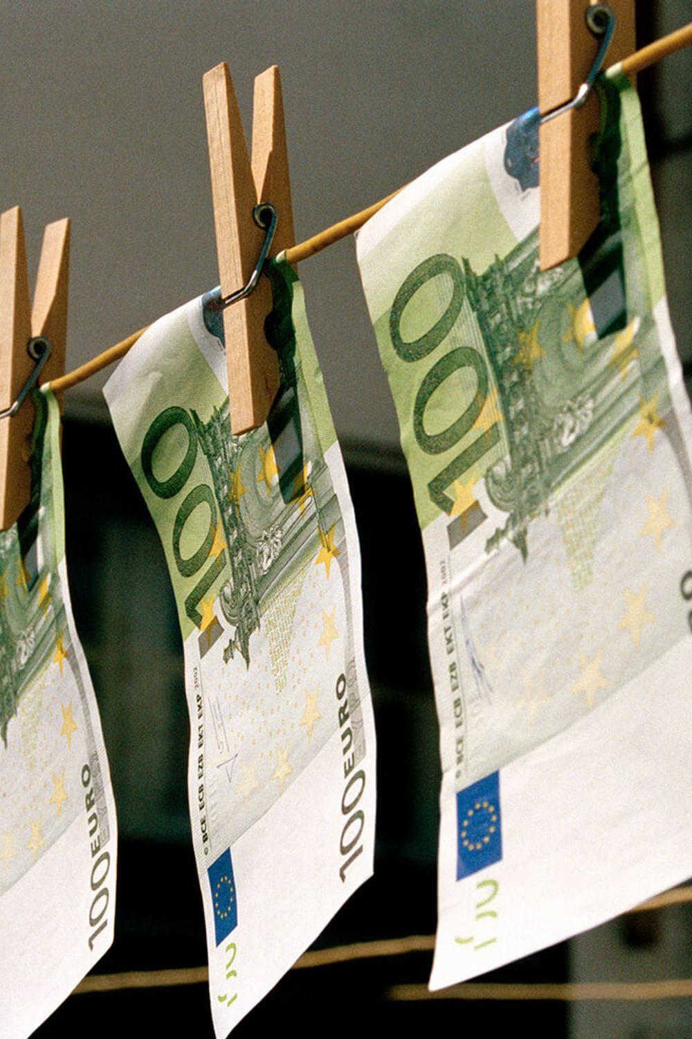 How to Clean Money for Germ-Free Cash