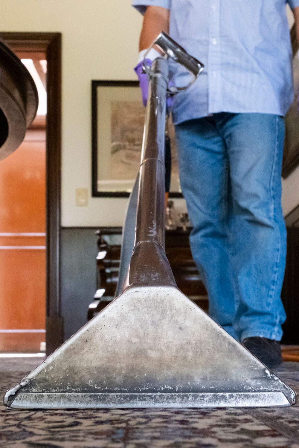 An Etiquette Guide: Should You Tip the House Cleaner?