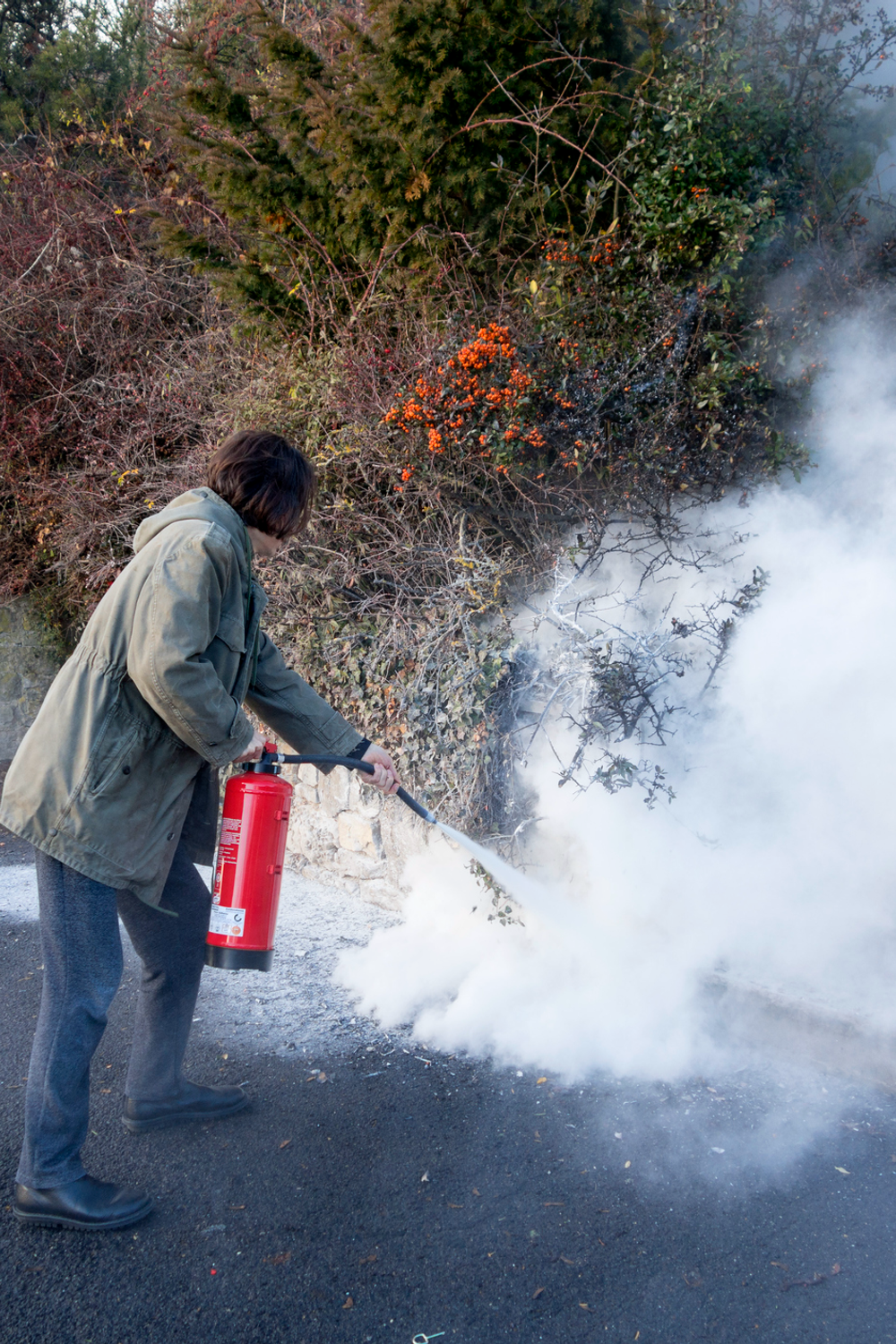 How to Safely Put Out a Fire (& When You Should Call 911)