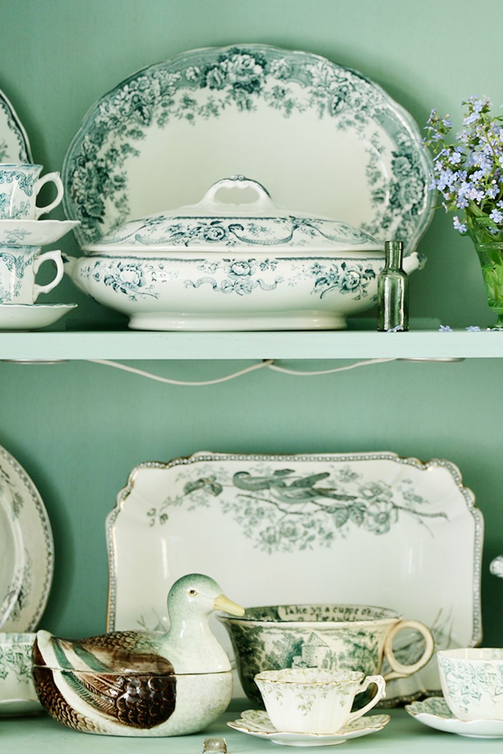 10+ Vintage Platters That Serve Food in Style